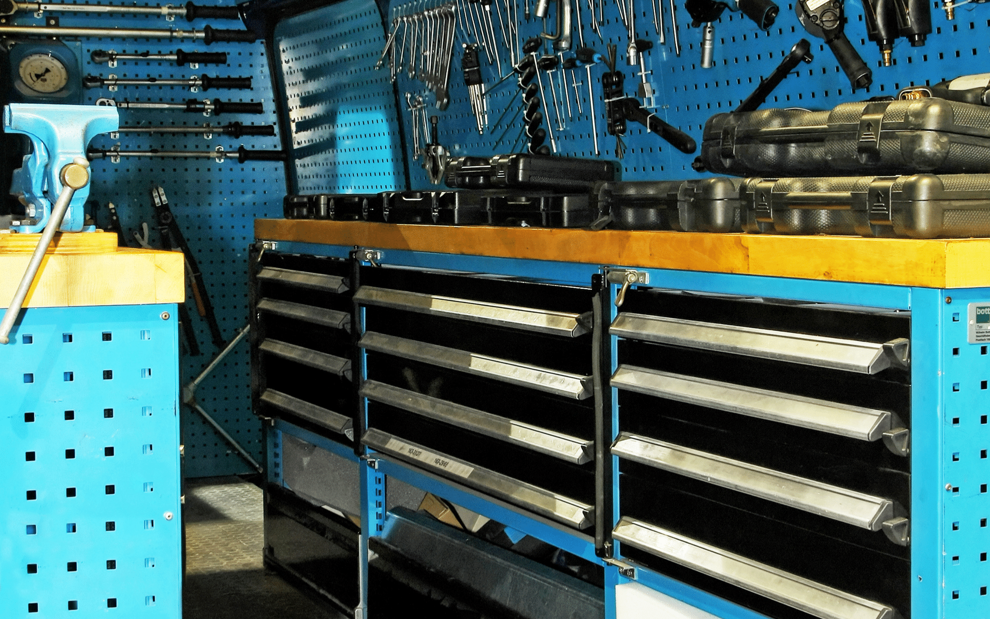 Best Garage Workbench: A Product Review