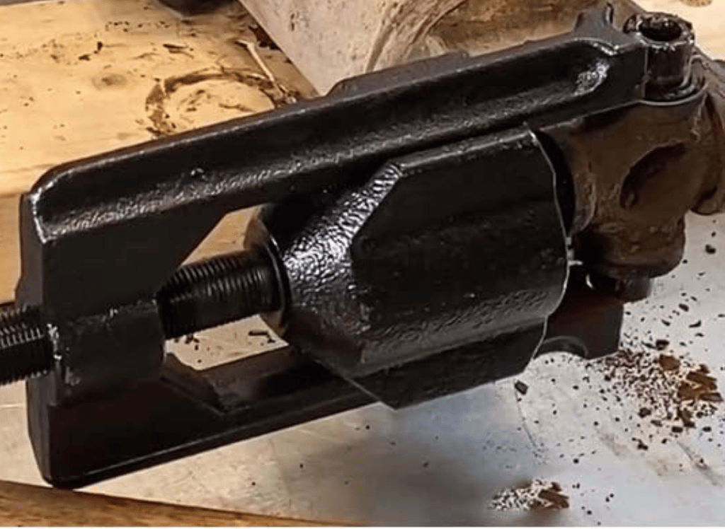 U Joint Removal Tool a Quick and Easy Fix to Remove Stubborn U-Joints
