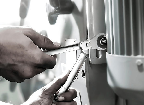 A Versatile Open-End Ratchet Wrench For Tight Spots